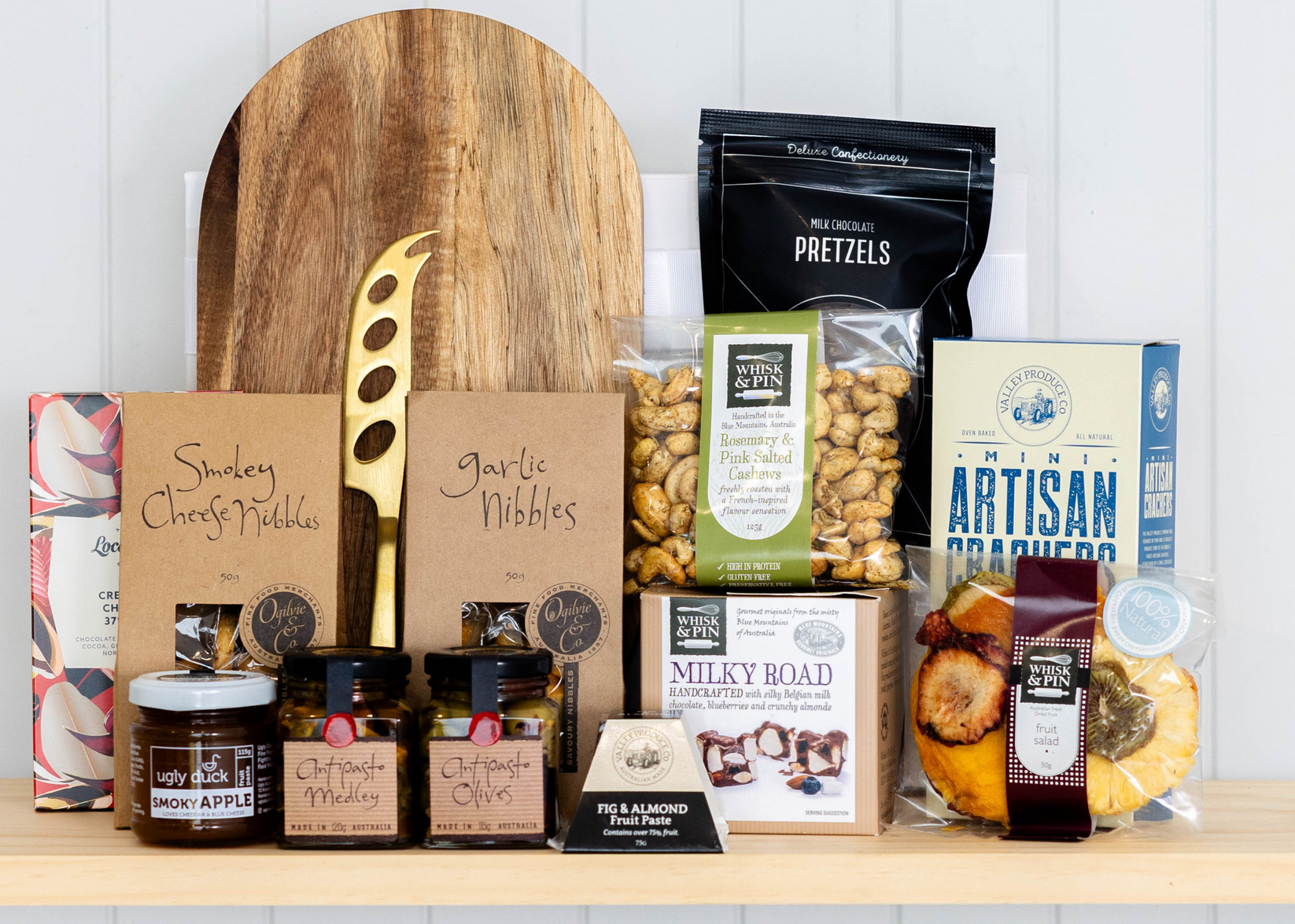 Cheeseboard & Nibbles Hamper – NQ Gift Hampers