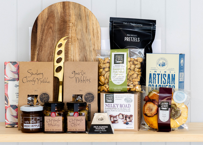 Cheeseboard & Nibbles Hamper – NQ Gift Hampers